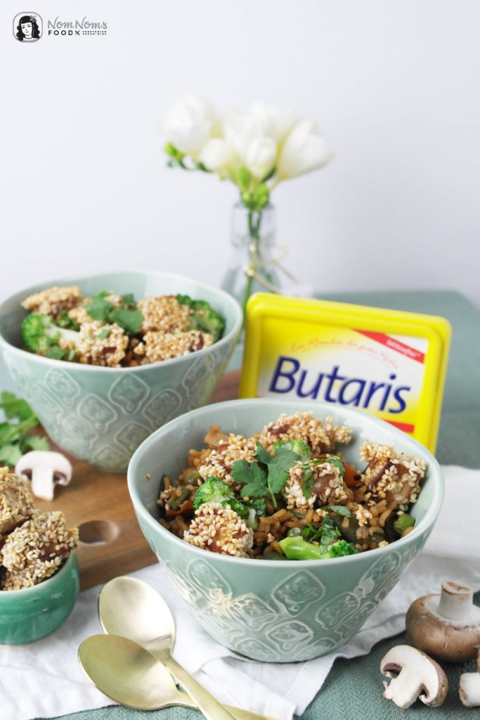 Asiatische Reispfanne mit knusprig gebratenem Sesam-Tofu & Butaris ...