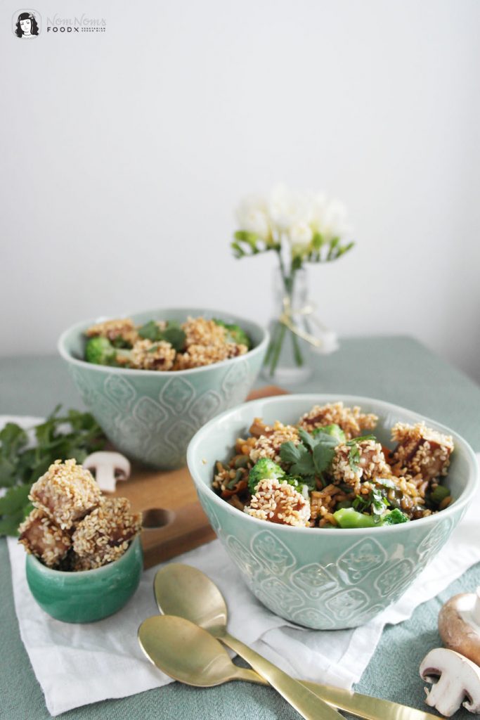 Asiatische Reispfanne mit knusprig gebratenem Sesam-Tofu & Butaris ...