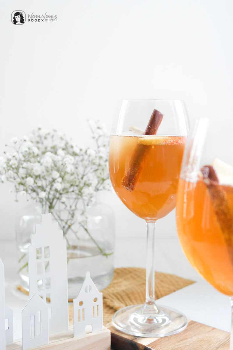 Amaretto Spritz mit Apfelsaft, Ginger Ale und Sekt - Nom Noms food