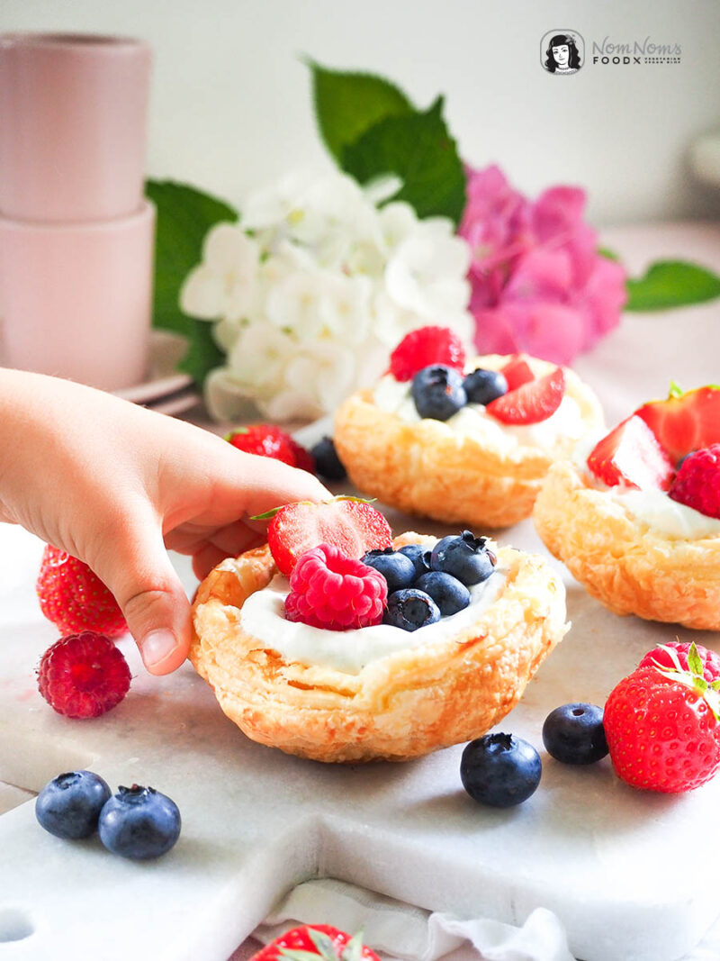 Knusprige Blätterteig-Körbchen mit fluffiger Mascarpone-Quark-Creme und ...